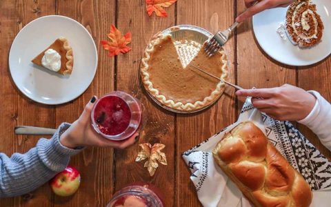 Tips for Cutting the Perfect Slice of Pie - Pie Cutter | Pie Spatula ...